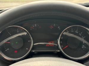 Grey Peugeot 5008 2010 in Riga, with an engine capacity of 1.60 L and mileage of 203 thousand km for 5750 €, photo 22 on AUTOMOTO.COM.LV