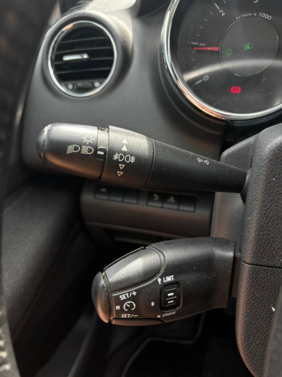 Grey Peugeot 5008 2010 in Riga, with an engine capacity of 1.60 L and mileage of 203 thousand km for 5750 €, photo 31 on AUTOMOTO.COM.LV