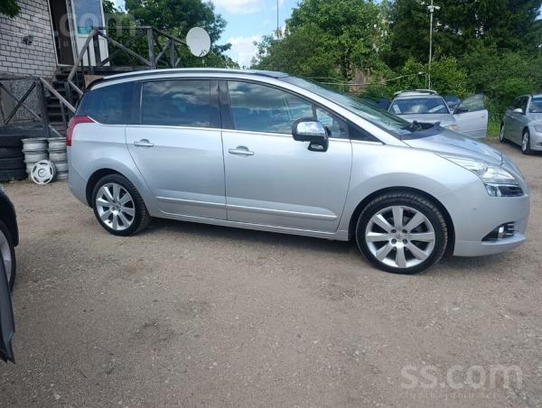 Grey Peugeot 5008 2010 in Rezekne, with an engine capacity of 1.60 L and mileage of 263 thousand km for 3950 €, photo 4 on AUTOMOTO.COM.LV