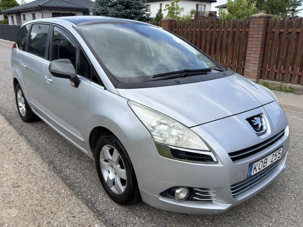 Grey Peugeot 5008 2010 in Vilnius, with an engine capacity of 1.60 L and mileage of 384 thousand km for 2200 €, photo 1 on AUTOMOTO.COM.LV