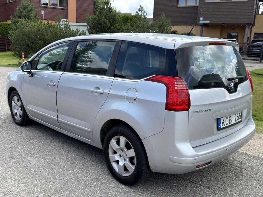 Pelēks Peugeot 5008 2010 Viļņa, ar dzinēja tilpumu 1.60 L un nobraukumu 384 tūkst. km par 2200 €, foto 5 vietnē AUTOMOTO.COM.LV