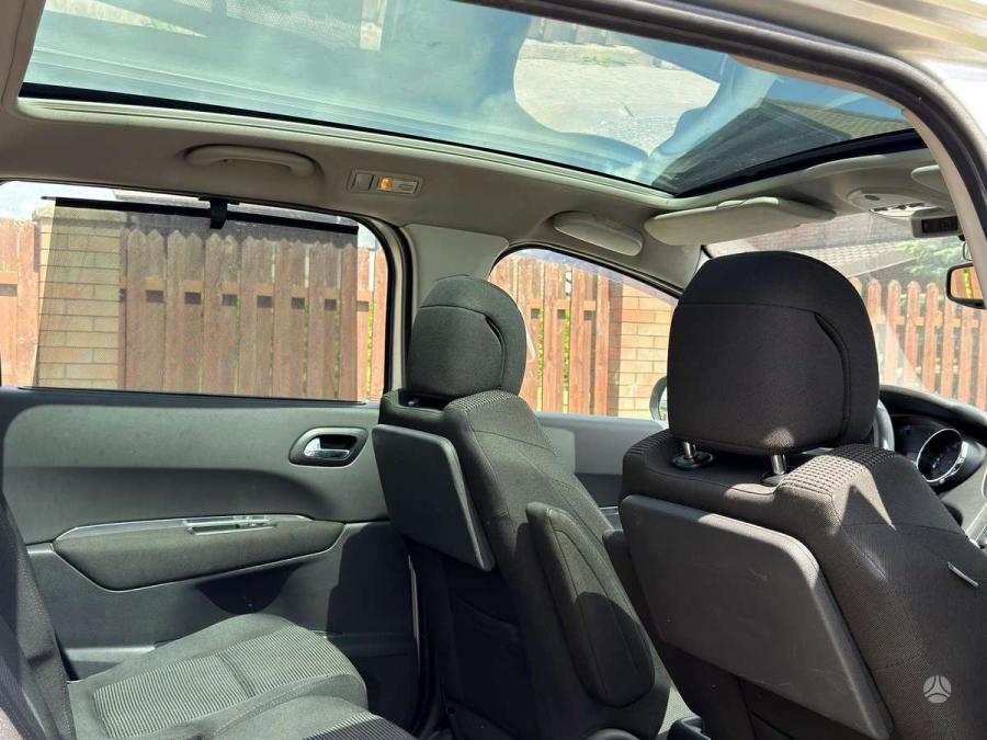 Pelēks Peugeot 5008 2010 Viļņa, ar dzinēja tilpumu 1.60 L un nobraukumu 384 tūkst. km par 2200 €, foto 14 vietnē AUTOMOTO.COM.LV