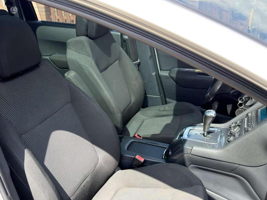 Pelēks Peugeot 5008 2010 Viļņa, ar dzinēja tilpumu 1.60 L un nobraukumu 384 tūkst. km par 2200 €, foto 19 vietnē AUTOMOTO.COM.LV