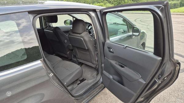Grey Peugeot 5008 2010 in Ignalina, with an engine capacity of 1.56 L and mileage of 204 thousand km for 3600 €, photo 7 on AUTOMOTO.COM.LV
