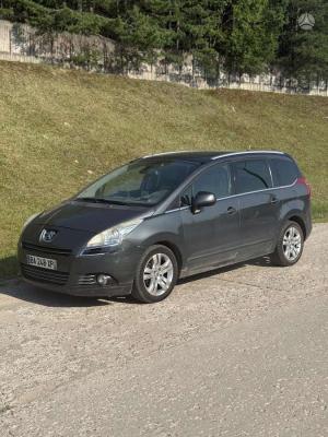Pelēks Peugeot 5008 2010 Viļņa, ar dzinēja tilpumu 1.56 L un nobraukumu 260 tūkst. km par 3200 €, foto  vietnē AUTOMOTO.COM.LV