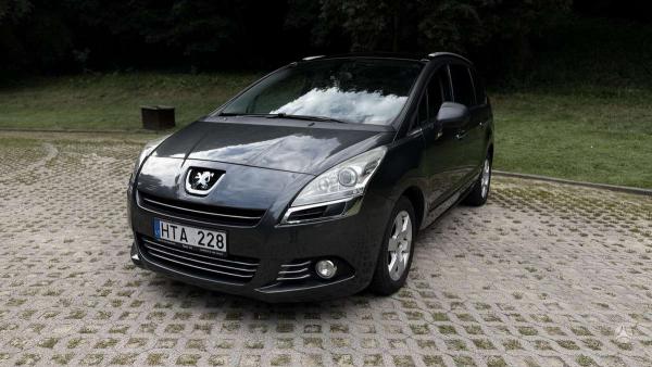 Grey Peugeot 5008 2010 in Vilnius, with an engine capacity of 1.56 L and mileage of 371 thousand km for 3000 €, photo 1 on AUTOMOTO.COM.LV