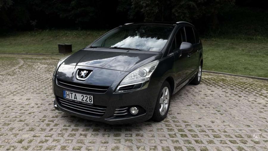 Grey Peugeot 5008 2010 in Vilnius, with an engine capacity of 1.56 L and mileage of 371 thousand km for 3000 €, photo 1 on AUTOMOTO.COM.LV