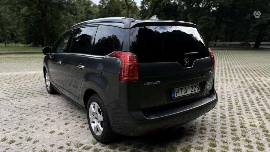 Grey Peugeot 5008 2010 in Vilnius, with an engine capacity of 1.56 L and mileage of 371 thousand km for 3000 €, photo 5 on AUTOMOTO.COM.LV