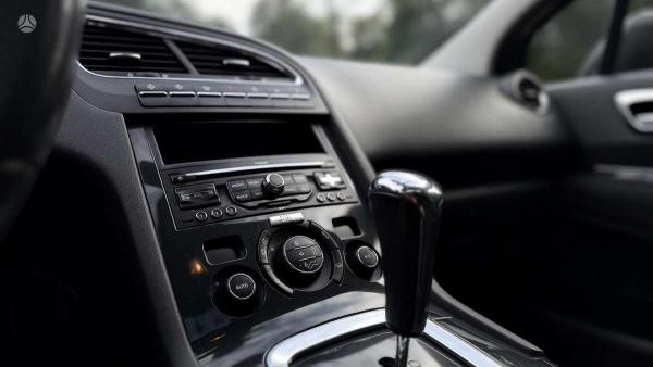 Grey Peugeot 5008 2010 in Vilnius, with an engine capacity of 1.56 L and mileage of 371 thousand km for 3000 €, photo 11 on AUTOMOTO.COM.LV
