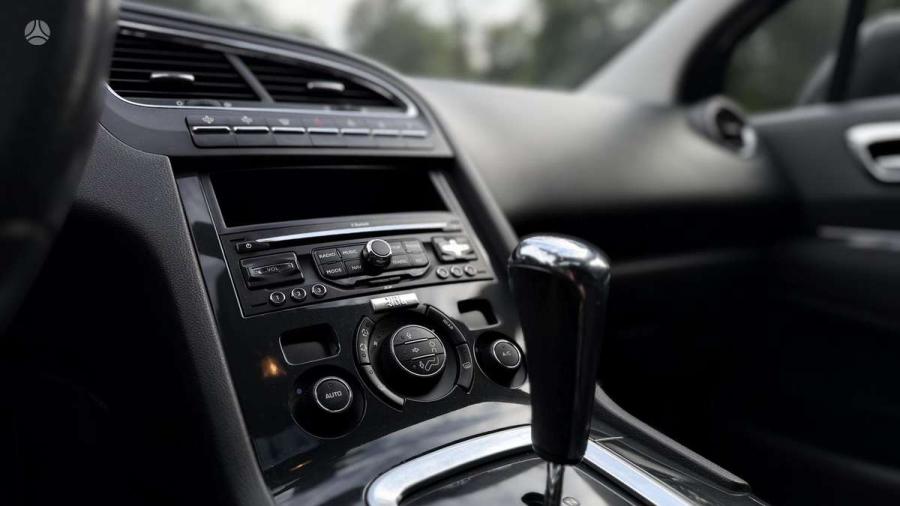 Grey Peugeot 5008 2010 in Vilnius, with an engine capacity of 1.56 L and mileage of 371 thousand km for 3000 €, photo 11 on AUTOMOTO.COM.LV