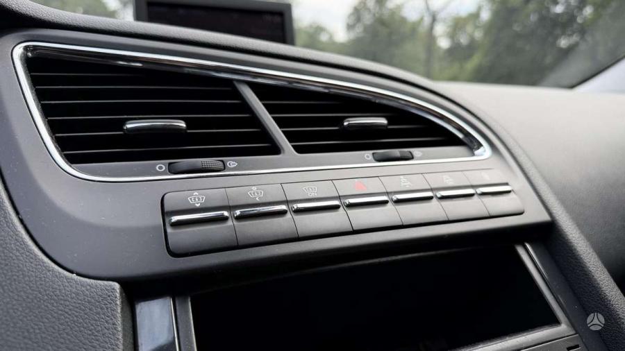 Grey Peugeot 5008 2010 in Vilnius, with an engine capacity of 1.56 L and mileage of 371 thousand km for 3000 €, photo 15 on AUTOMOTO.COM.LV
