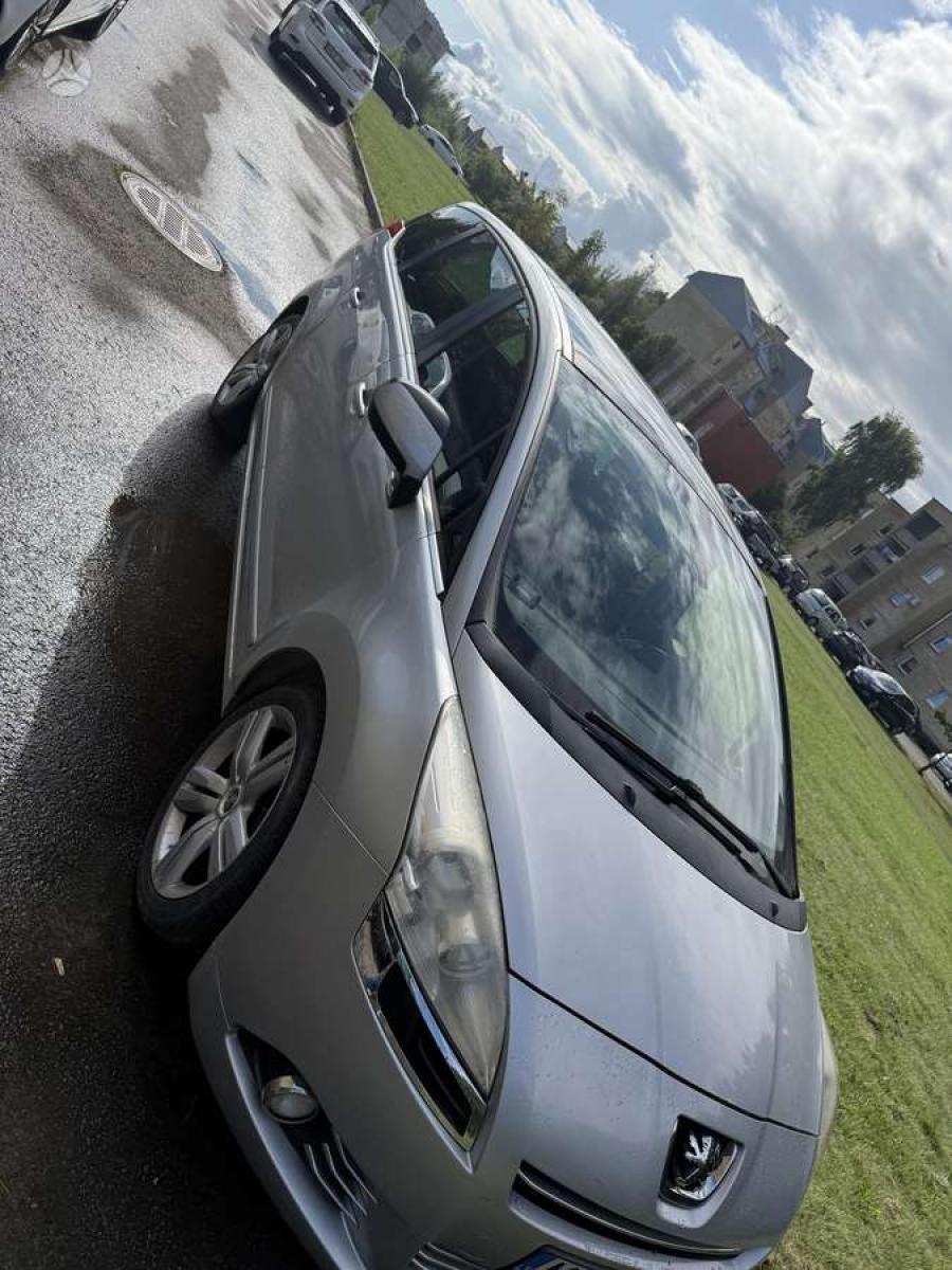 Grey Peugeot 5008 2010 in Palanga, with an engine capacity of 1.60 L and mileage of 43 thousand km for 1450 €, photo 1 on AUTOMOTO.COM.LV