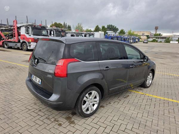 Pelēks Peugeot 5008 2010 Tauragė, ar dzinēja tilpumu 1.60 L un nobraukumu 235 tūkst. km par 3000 €, foto 4 vietnē AUTOMOTO.COM.LV