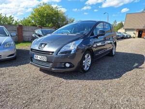 Pelēks Peugeot 5008 2010 Daugavpils, ar dzinēja tilpumu 1.60 L un nobraukumu 0 tūkst. km par 5700 €, foto  vietnē AUTOMOTO.COM.LV