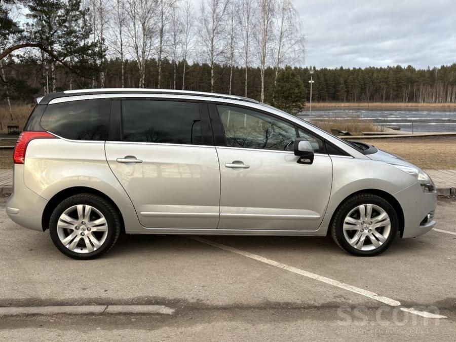 Grey Peugeot 5008 2011 in Riga, with an engine capacity of 2.00 L and mileage of 276 thousand km for 4950 €, photo 3 on AUTOMOTO.COM.LV