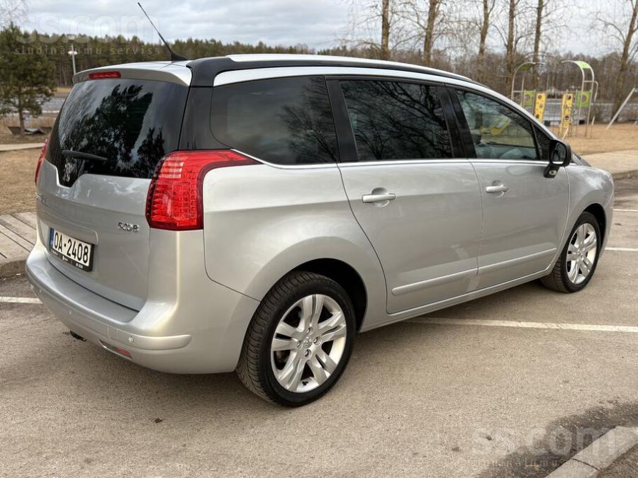 Grey Peugeot 5008 2011 in Riga, with an engine capacity of 2.00 L and mileage of 276 thousand km for 4950 €, photo 4 on AUTOMOTO.COM.LV