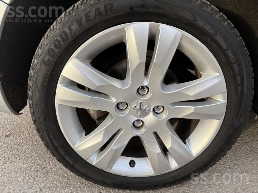 Grey Peugeot 5008 2011 in Riga, with an engine capacity of 2.00 L and mileage of 276 thousand km for 4950 €, photo 19 on AUTOMOTO.COM.LV