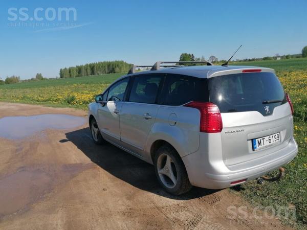 Pelēks Peugeot 5008 2011 Saldus, ar dzinēja tilpumu 2.00 L un nobraukumu 211 tūkst. km par 4950 €, foto 1 vietnē AUTOMOTO.COM.LV