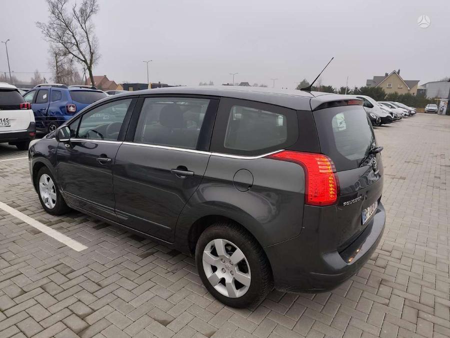 Grey Peugeot 5008 2011 in Taurage, with an engine capacity of 1.56 L and mileage of 247 thousand km for 2700 €, photo 4 on AUTOMOTO.COM.LV