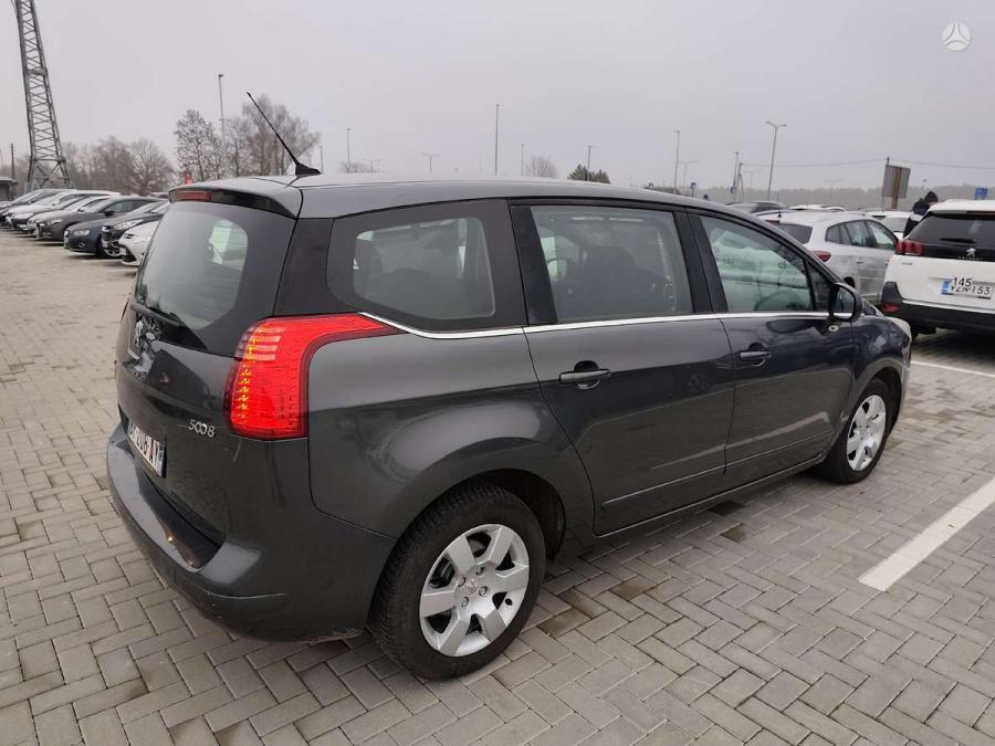 Grey Peugeot 5008 2011 in Taurage, with an engine capacity of 1.56 L and mileage of 247 thousand km for 2700 €, photo 5 on AUTOMOTO.COM.LV