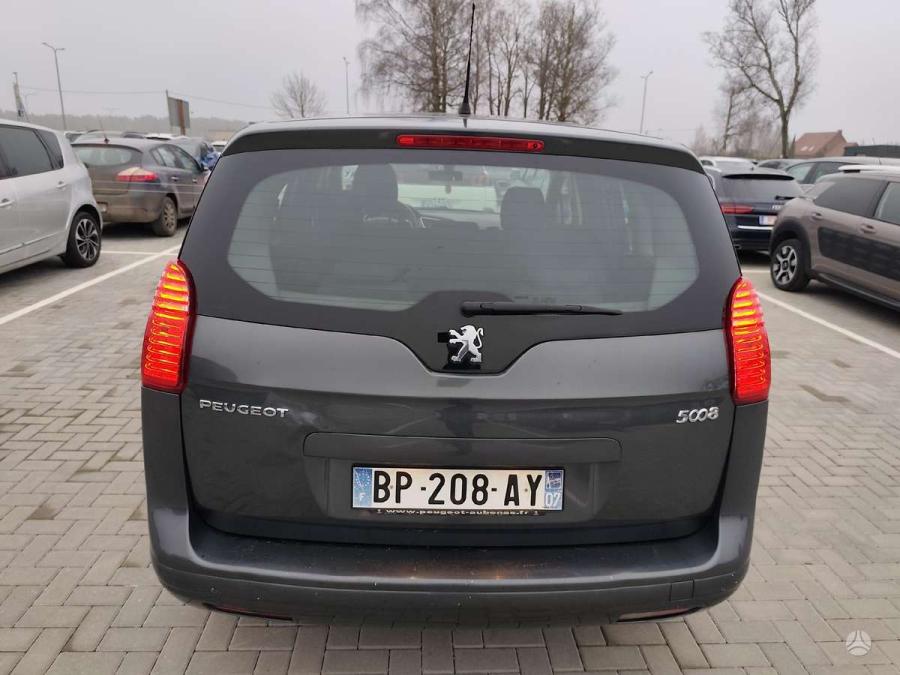 Grey Peugeot 5008 2011 in Taurage, with an engine capacity of 1.56 L and mileage of 247 thousand km for 2700 €, photo 6 on AUTOMOTO.COM.LV