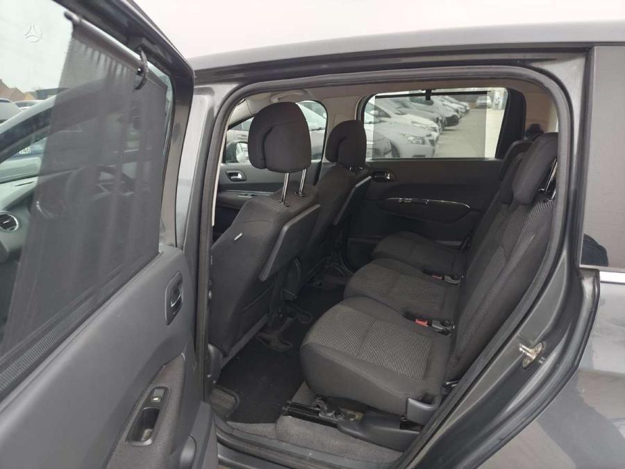 Grey Peugeot 5008 2011 in Taurage, with an engine capacity of 1.56 L and mileage of 247 thousand km for 2700 €, photo 14 on AUTOMOTO.COM.LV
