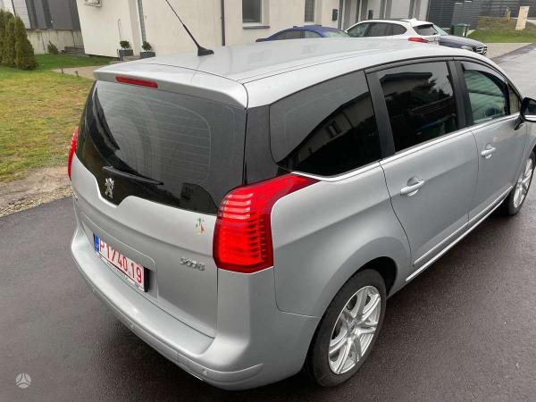 Pelēks Peugeot 5008 2011 Kauņa, ar dzinēja tilpumu 1.60 L un nobraukumu 305 tūkst. km par 3555 €, foto 6 vietnē AUTOMOTO.COM.LV