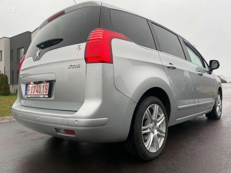 Grey Peugeot 5008 2011 in Kaunas, with an engine capacity of 1.60 L and mileage of 305 thousand km for 3555 €, photo 8 on AUTOMOTO.COM.LV