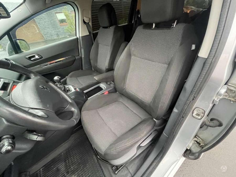 Grey Peugeot 5008 2011 in Kaunas, with an engine capacity of 1.60 L and mileage of 305 thousand km for 3555 €, photo 14 on AUTOMOTO.COM.LV