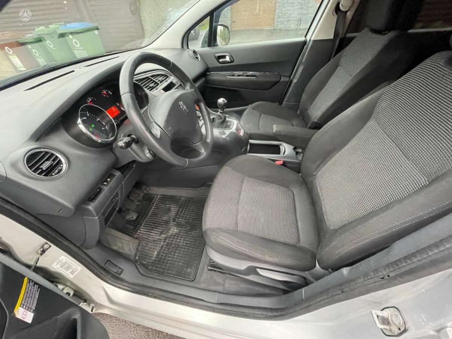Grey Peugeot 5008 2011 in Kaunas, with an engine capacity of 1.60 L and mileage of 305 thousand km for 3555 €, photo 15 on AUTOMOTO.COM.LV