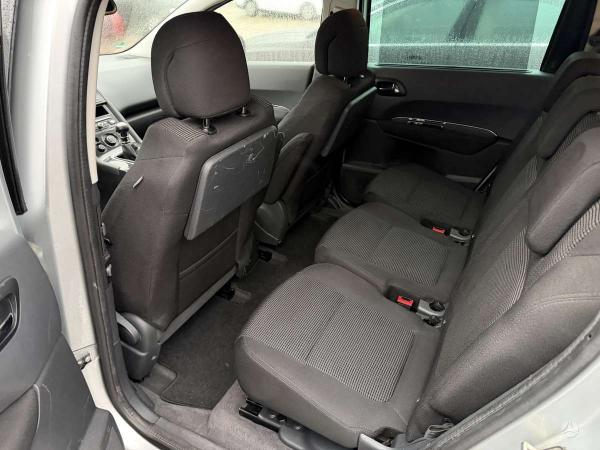 Grey Peugeot 5008 2011 in Utena, with an engine capacity of 2.00 L and mileage of 100 thousand km for 4900 €, photo 10 on AUTOMOTO.COM.LV