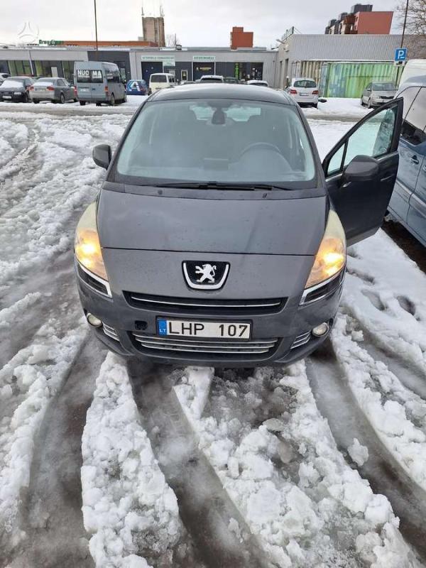 Grey Peugeot 5008 2011 in Klaipeda, with an engine capacity of 1.60 L and mileage of 141 thousand km for 1300 €, photo 1 on AUTOMOTO.COM.LV