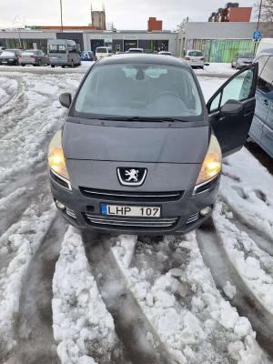 Pelēks Peugeot 5008 2011 Klaipėda, ar dzinēja tilpumu 1.60 L un nobraukumu 141 tūkst. km par 1300 €, foto  vietnē AUTOMOTO.COM.LV