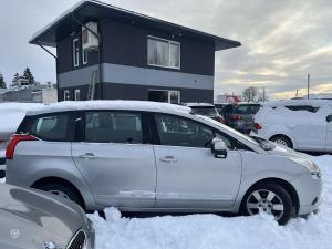 Grey Peugeot 5008 2011 in Taurage, with an engine capacity of 1.60 L and mileage of 250 thousand km for 3900 €, photo 4 on AUTOMOTO.COM.LV