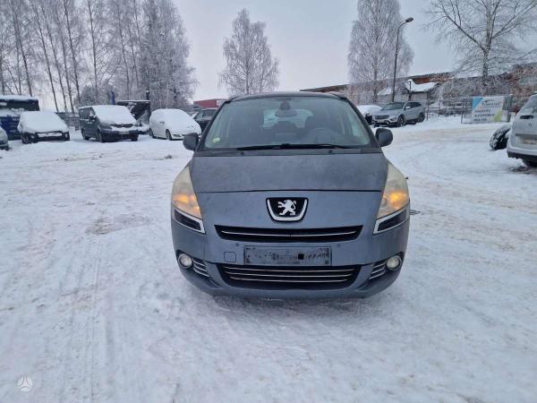 Grey Peugeot 5008 2011 in Ukmerge, with an engine capacity of 1.56 L and mileage of 240 thousand km for 3250 €, photo 2 on AUTOMOTO.COM.LV