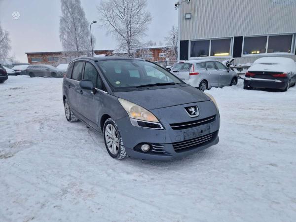 Grey Peugeot 5008 2011 in Ukmerge, with an engine capacity of 1.56 L and mileage of 240 thousand km for 3250 €, photo 3 on AUTOMOTO.COM.LV