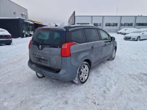 Grey Peugeot 5008 2011 in Ukmerge, with an engine capacity of 1.56 L and mileage of 240 thousand km for 3250 €, photo 6 on AUTOMOTO.COM.LV