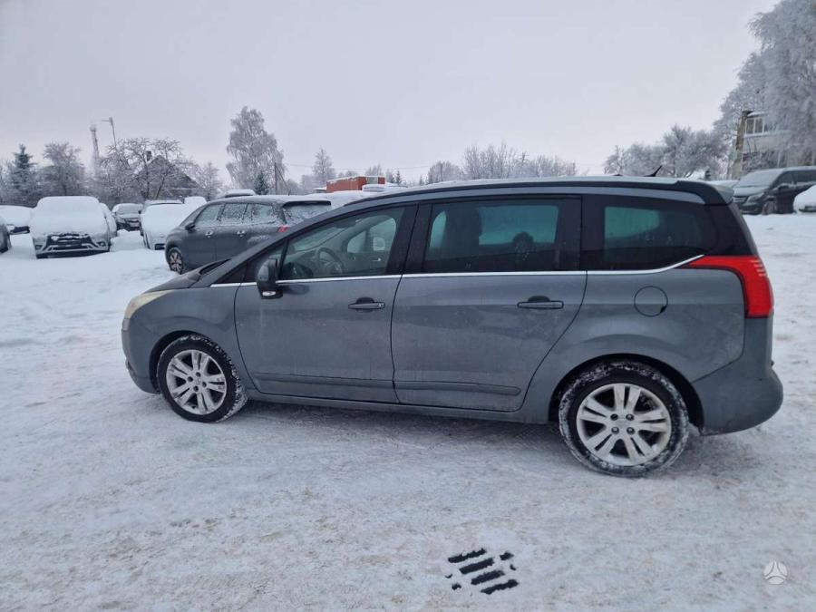 Grey Peugeot 5008 2011 in Ukmerge, with an engine capacity of 1.56 L and mileage of 240 thousand km for 3250 €, photo 9 on AUTOMOTO.COM.LV