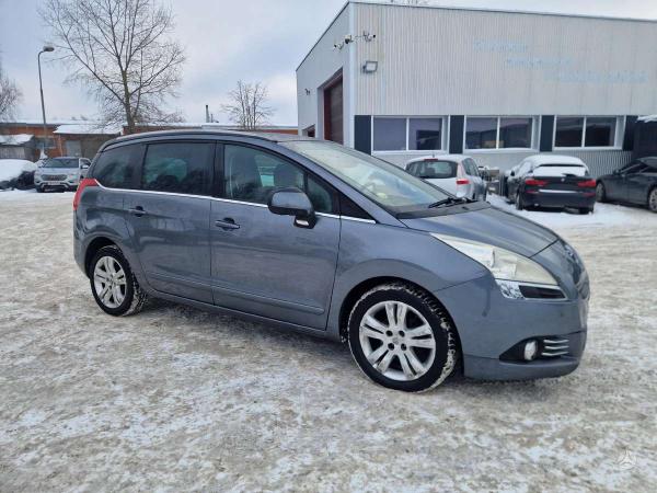 Pelēks Peugeot 5008 2011 Ukmergė, ar dzinēja tilpumu 1.56 L un nobraukumu 230 tūkst. km par 3200 €, foto 4 vietnē AUTOMOTO.COM.LV