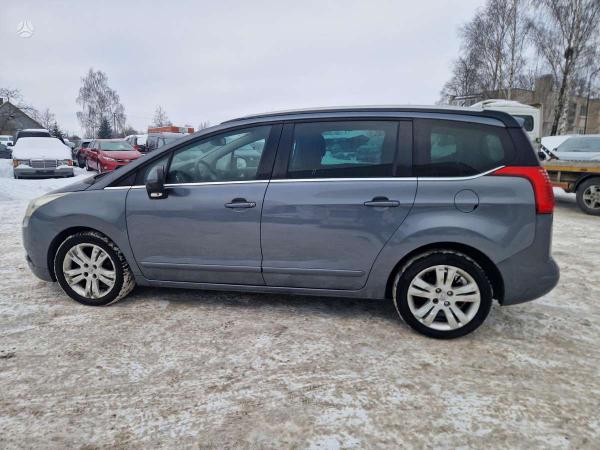 Grey Peugeot 5008 2011 in Ukmerge, with an engine capacity of 1.56 L and mileage of 230 thousand km for 3200 €, photo 11 on AUTOMOTO.COM.LV
