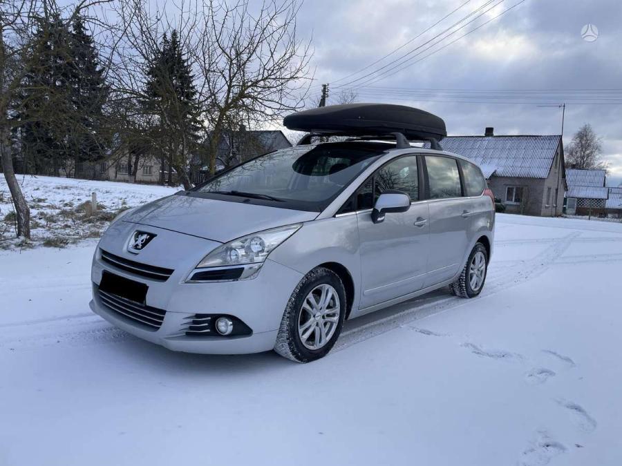Grey Peugeot 5008 2011 in Ukmerge, with an engine capacity of 1.56 L and mileage of 255 thousand km for 3950 €, photo 1 on AUTOMOTO.COM.LV