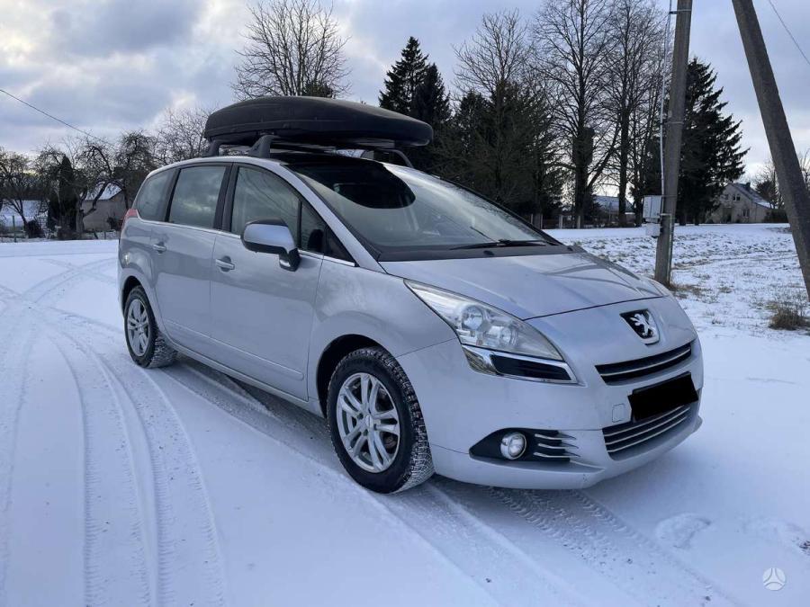 Grey Peugeot 5008 2011 in Ukmerge, with an engine capacity of 1.56 L and mileage of 255 thousand km for 3950 €, photo 3 on AUTOMOTO.COM.LV