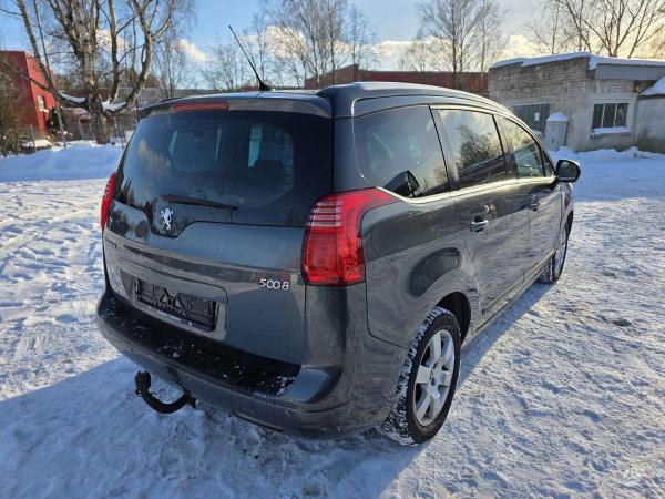 Pelēks Peugeot 5008 2011 Telšiai, ar dzinēja tilpumu 1.60 L un nobraukumu 216 tūkst. km par 3450 €, foto 3 vietnē AUTOMOTO.COM.LV