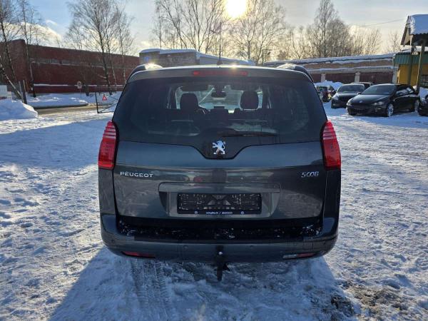 Pelēks Peugeot 5008 2011 Telšiai, ar dzinēja tilpumu 1.60 L un nobraukumu 216 tūkst. km par 3450 €, foto 6 vietnē AUTOMOTO.COM.LV