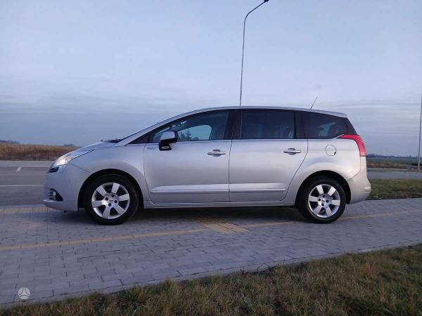 Pelēks Peugeot 5008 2011 Marijampole, ar dzinēja tilpumu 1.60 L un nobraukumu 219 tūkst. km par 3750 €, foto 4 vietnē AUTOMOTO.COM.LV