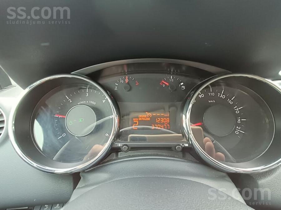 Pelēks Peugeot 5008 2011 Rīga, ar dzinēja tilpumu 1.60 L un nobraukumu 370 tūkst. km par 3400 €, foto 9 vietnē AUTOMOTO.COM.LV