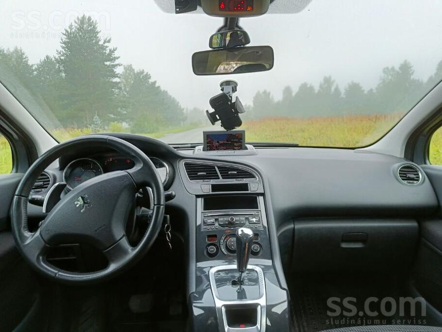 Pelēks Peugeot 5008 2011 Rīga, ar dzinēja tilpumu 1.60 L un nobraukumu 370 tūkst. km par 3400 €, foto 10 vietnē AUTOMOTO.COM.LV