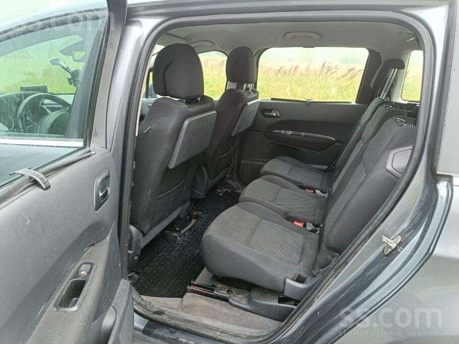 Pelēks Peugeot 5008 2011 Rīga, ar dzinēja tilpumu 1.60 L un nobraukumu 370 tūkst. km par 3400 €, foto 12 vietnē AUTOMOTO.COM.LV