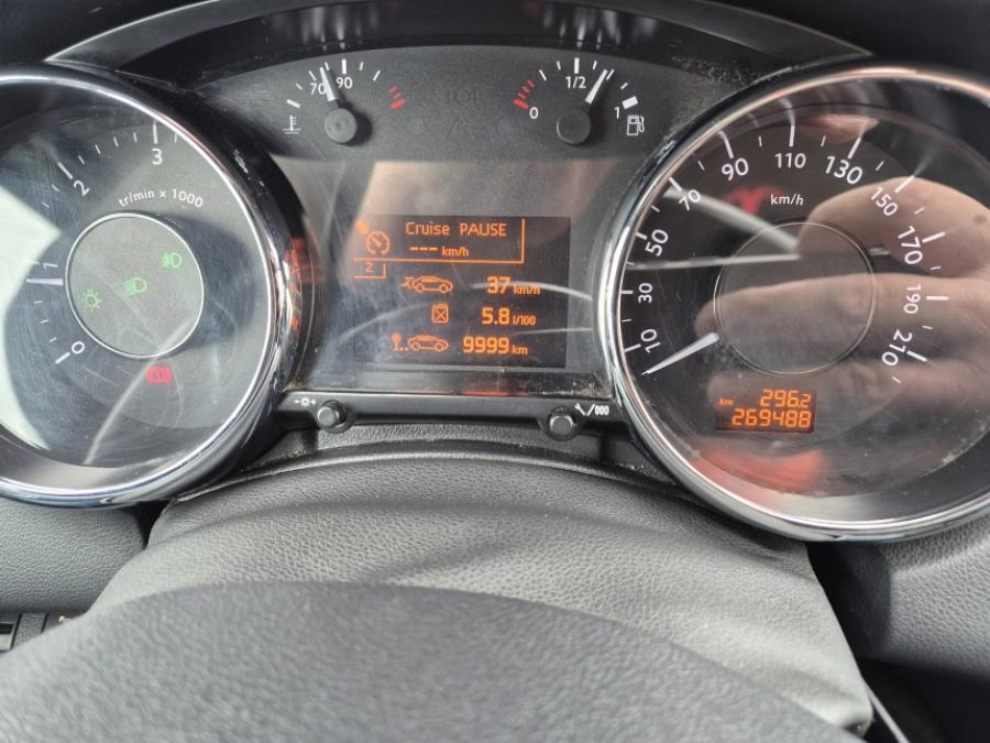 Pelēks Peugeot 5008 2011 Rīga, ar dzinēja tilpumu 2.00 L un nobraukumu 269 tūkst. km par 4200 €, foto 3 vietnē AUTOMOTO.COM.LV