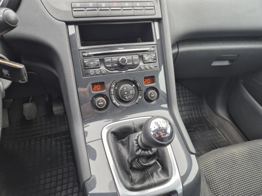 Pelēks Peugeot 5008 2011 Rīga, ar dzinēja tilpumu 2.00 L un nobraukumu 269 tūkst. km par 4200 €, foto 5 vietnē AUTOMOTO.COM.LV